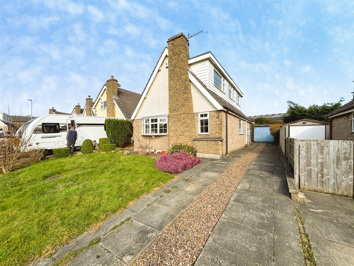 3 Bed, 1 Bath Property For Sale in Brearcliffe Drive, BD6 2LE